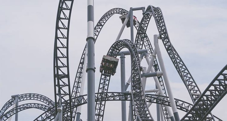 ¿Cómo diseñar y construir la estructura de una montaña rusa?